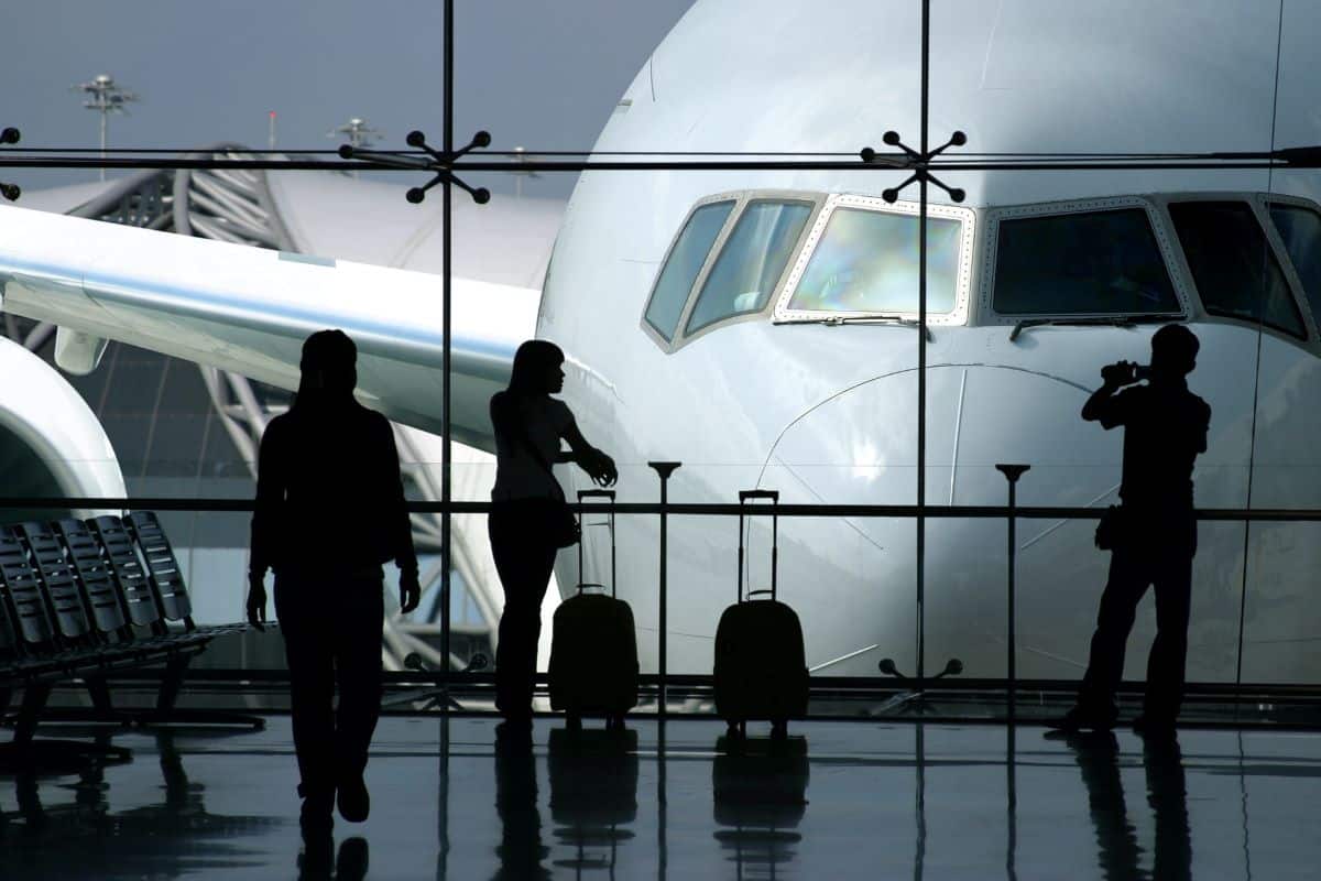 5 Easy Ways Any Traveler Can Make Flying More Enjoyable | Gallivanting ...